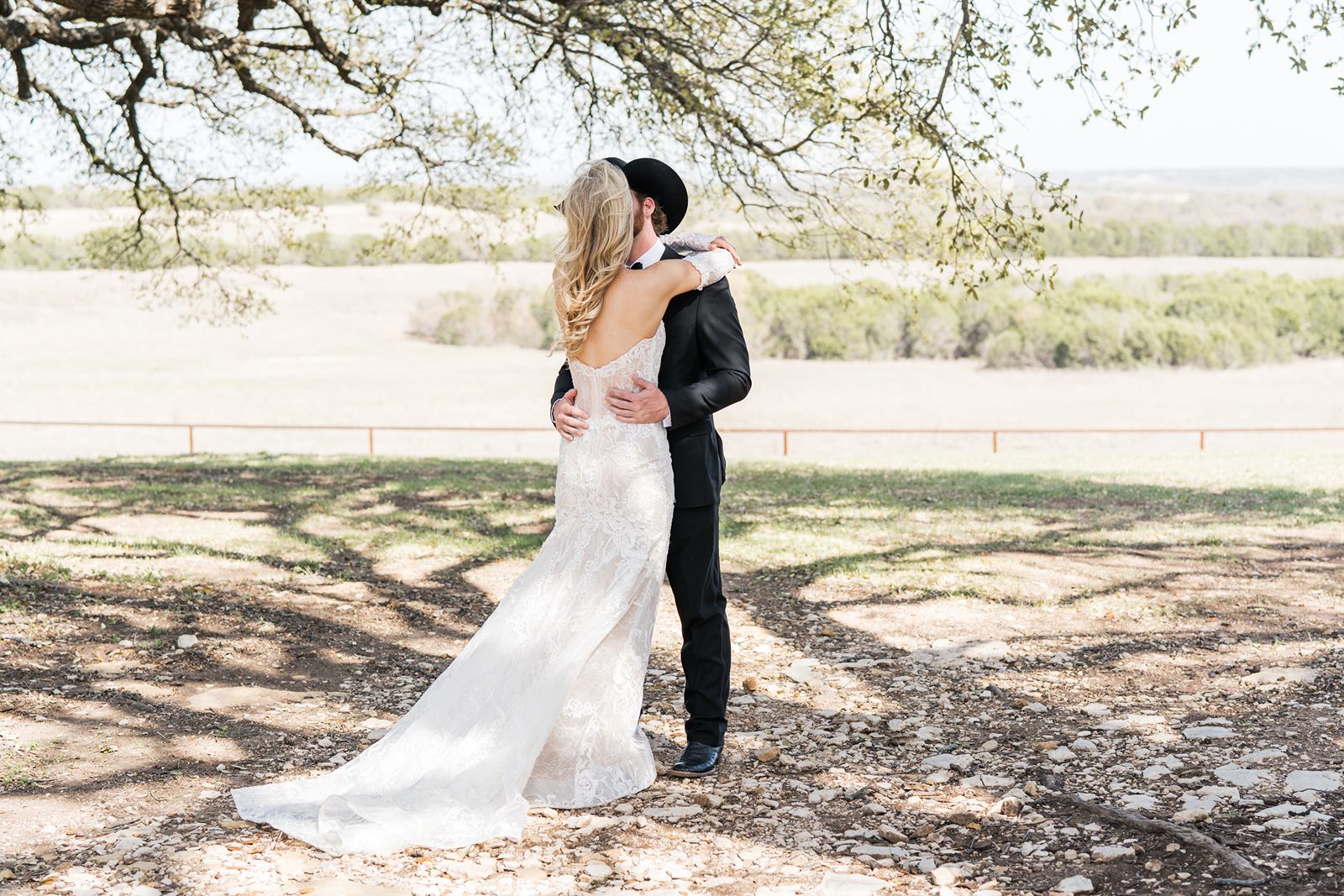 Chic Western-Style Ranch Wedding in Granbury, TX | Diamond A Ranch