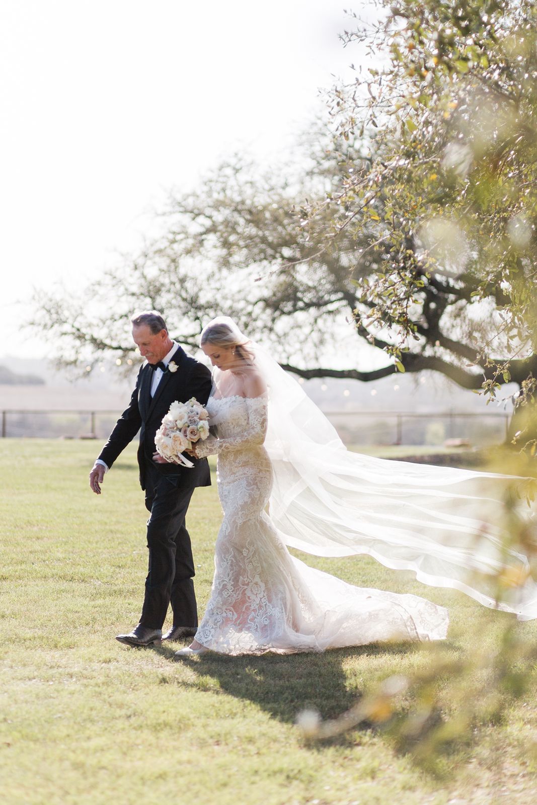 Chic Western-Style Ranch Wedding in Granbury, TX | Diamond A Ranch