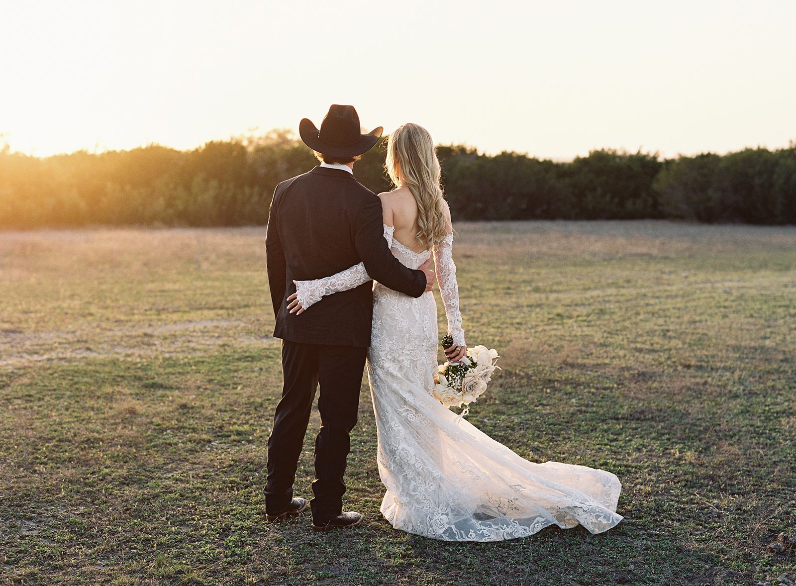 Chic Western-Style Ranch Wedding in Granbury, TX | Diamond A Ranch